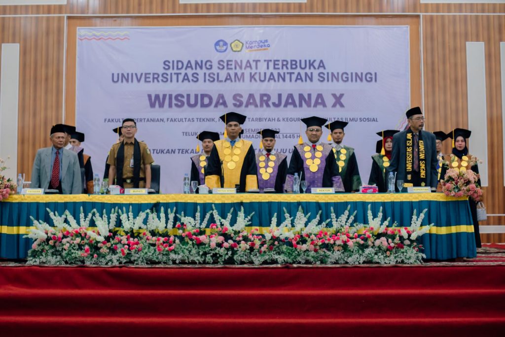 Rektor UNIKS Dr.H. Nopriadi, SKM, M.Kes: Selamat Wisuda, Terus Tingkatkan Pengetahuan dan Jaga ...